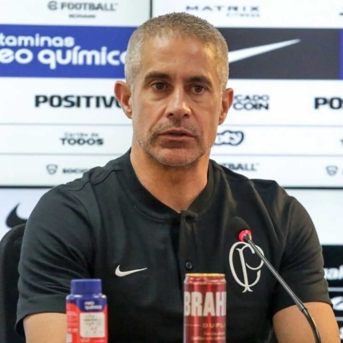 Sylvinho é anunciado como novo treinador da seleção da Albânia ...