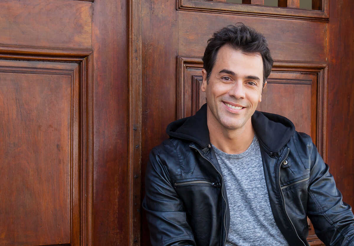 Claudio Lins - Destaque no sucesso "Bonnie& - O musical", o ator fala com exclusividade ao B+ ...