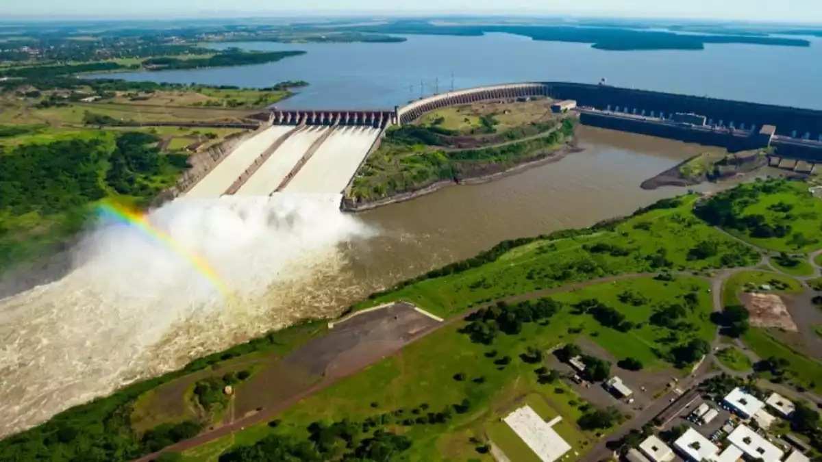 Após 80 dias aberto, vertedouro de Itaipu deve ser fechado na segunda ...