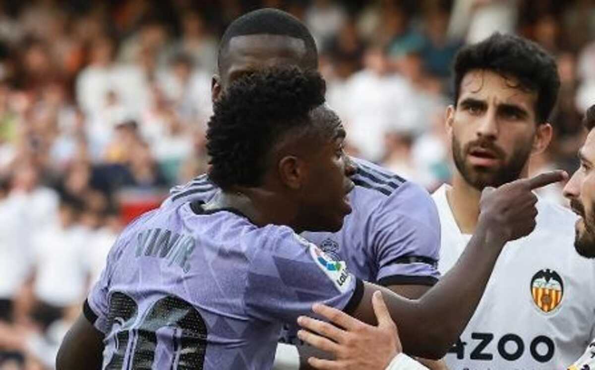 Vini Jr. é alvo de ofensas racistas, se revolta e acaba expulso em ...