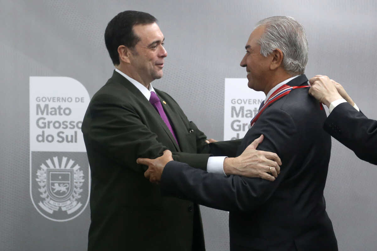 Reinaldo Azambuja recebe homenagem do Paraguai por gestão no Governo de ...