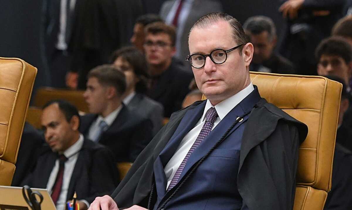 Zanin atende Moraes e marca dia extra para julgar ação penal sobre ...