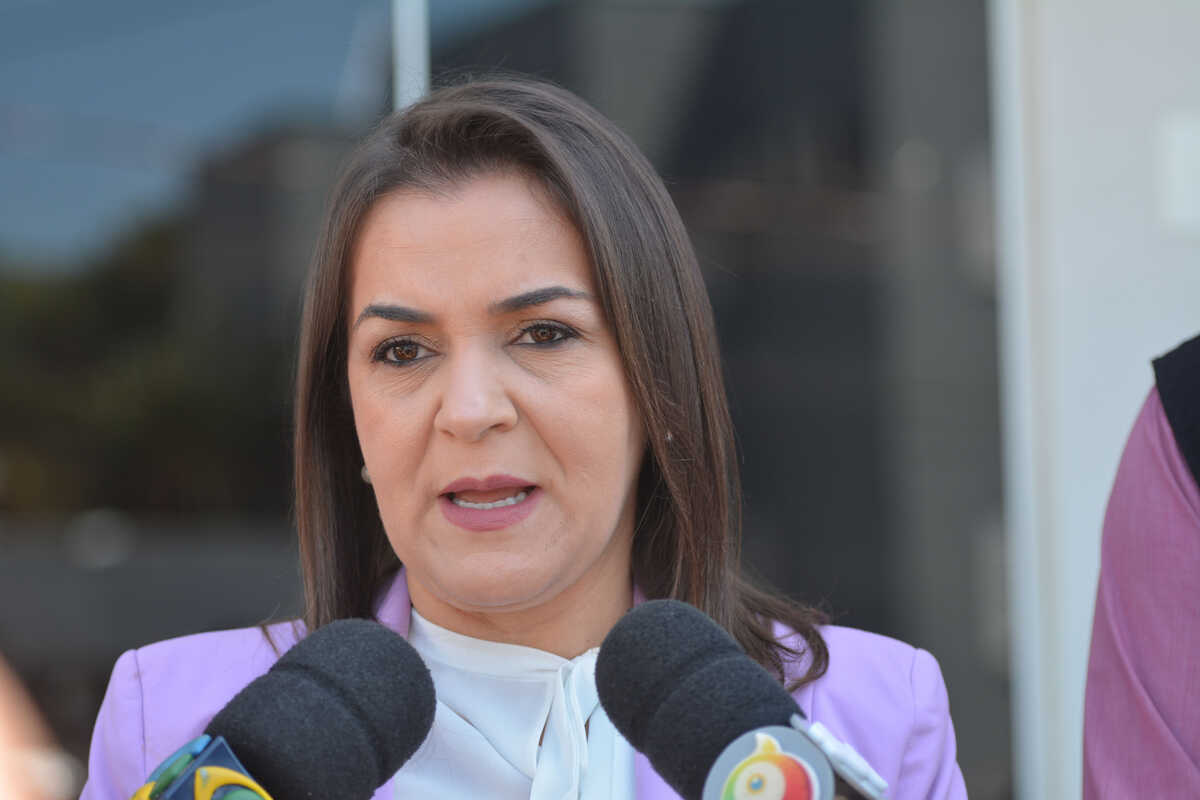 Adriane Lopes convida Flávio Bolsonaro para vir a Capital: "Em ...