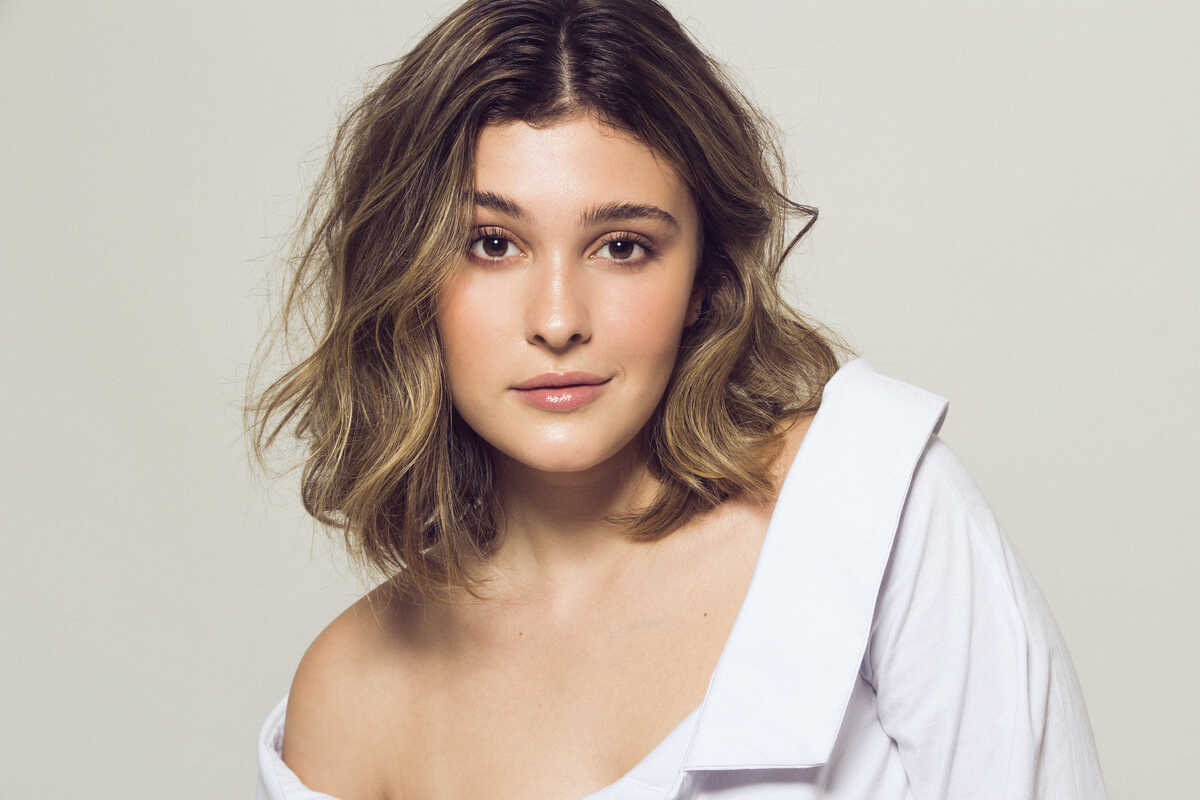 Capa B+: Entrevista exclusiva com a atriz Nicole Orsini, a famosa bruxa ...