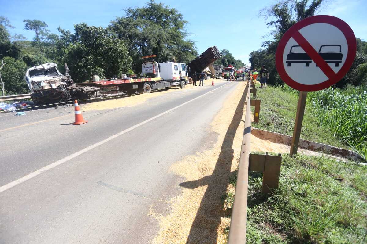 Acidente entre carretas e dois veículos deixa ao menos cinco mortos na BR-163 - Correio do Estado