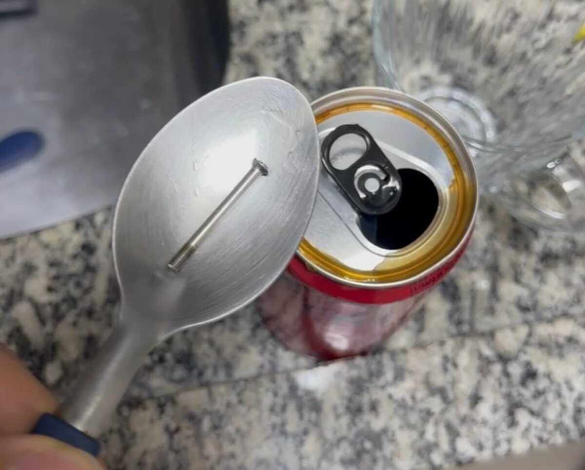 Coca-Cola diz não ter encontrado anormalidades em lote após denúncia de ...