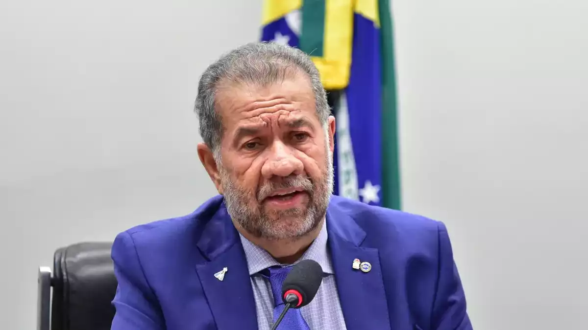 Lupi deixa ministério após escândalo de desvio de aposentadorias no ...
