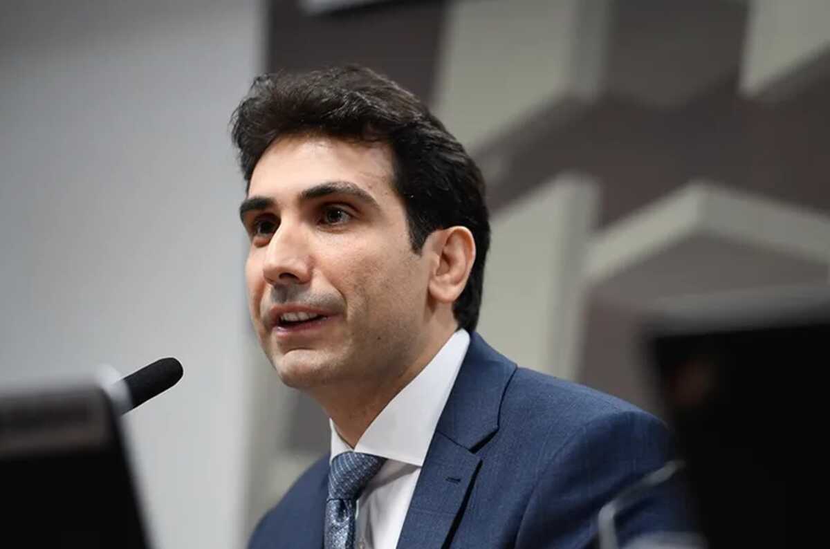 Comissão aprova convite para Galípolo explicar possível aval à compra ...