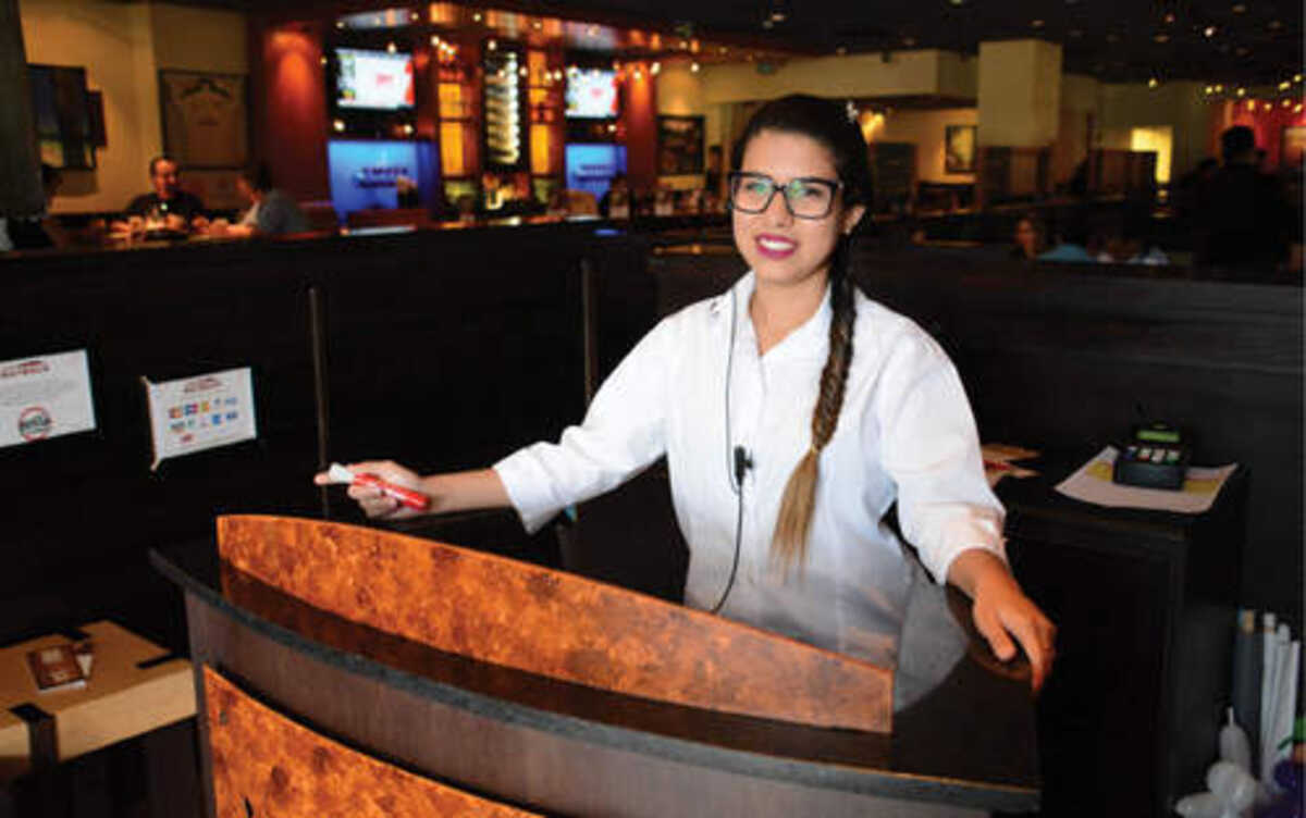 Hostess, função cada vez mais requisitada nos restaurantes - Correio do ...