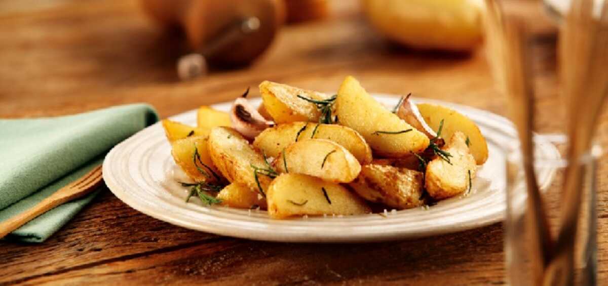 Batatas canoa assadas é uma ótima opção para o jantar - Correio do Estado