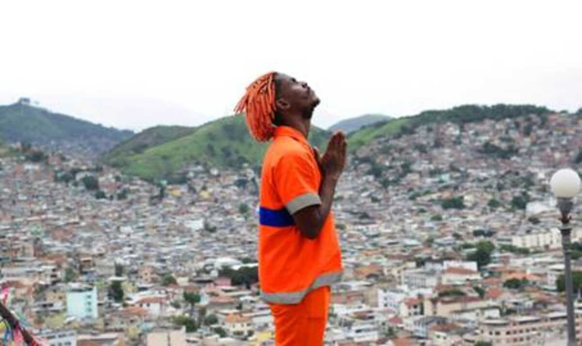 Com vídeos de mais de 20 milhões de visualizações, gari rapper ministra ...