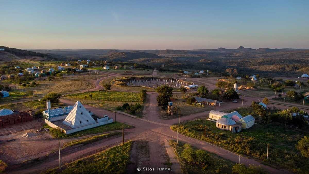 Cidade de ET Bilu, Zigurats planeja universidade própria com base na ...